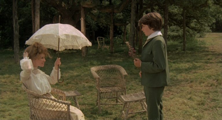 "The Go-Between" review and summary